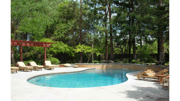 Is water color important to the pool design? - Wet Edge